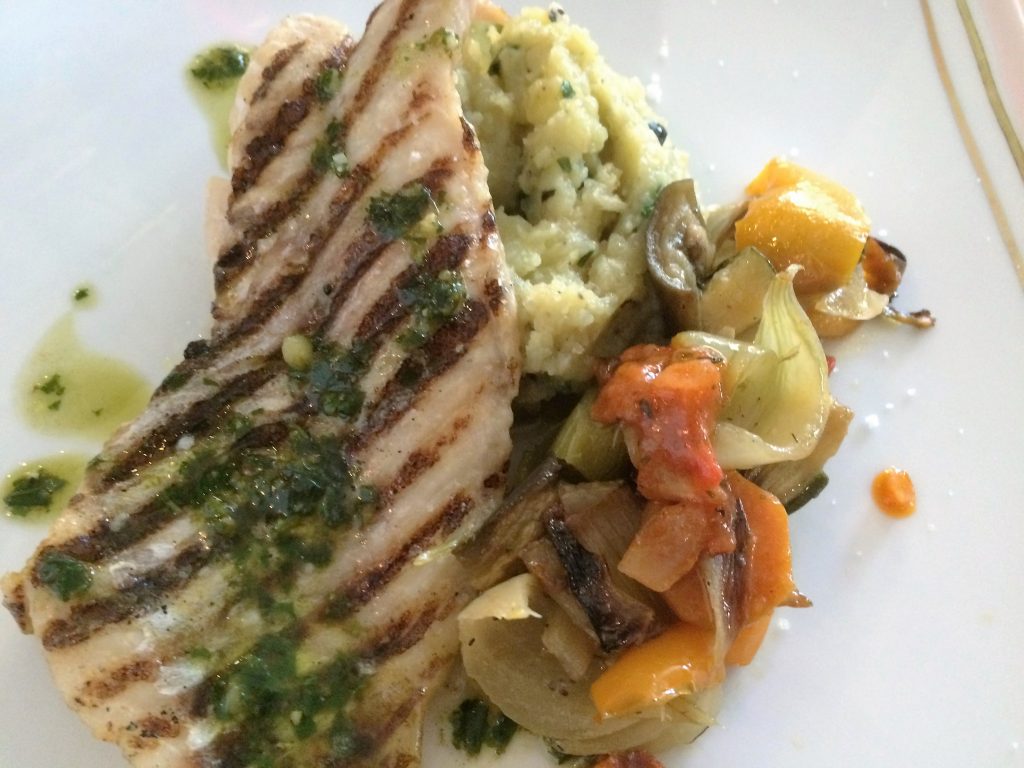 filet de rascasse rôti, écrasé de pommes de terre grenaille aux olives ...